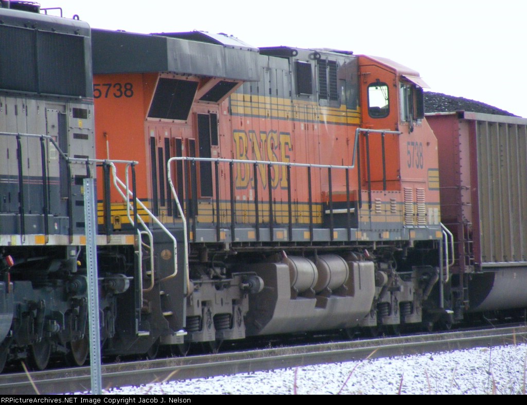 BNSF 5738
